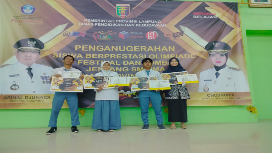 Empat Peserta Didik MAN 1 Bandar Lampung Terima Penghargaan dari Dinas Pendidikan dan Kebudayaan ...